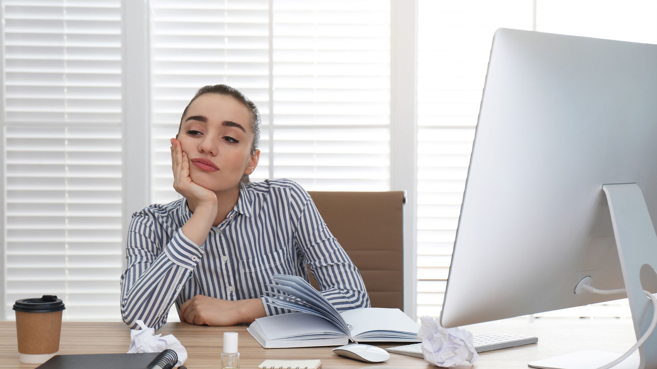 The 3 common time wasters at work (infographic)