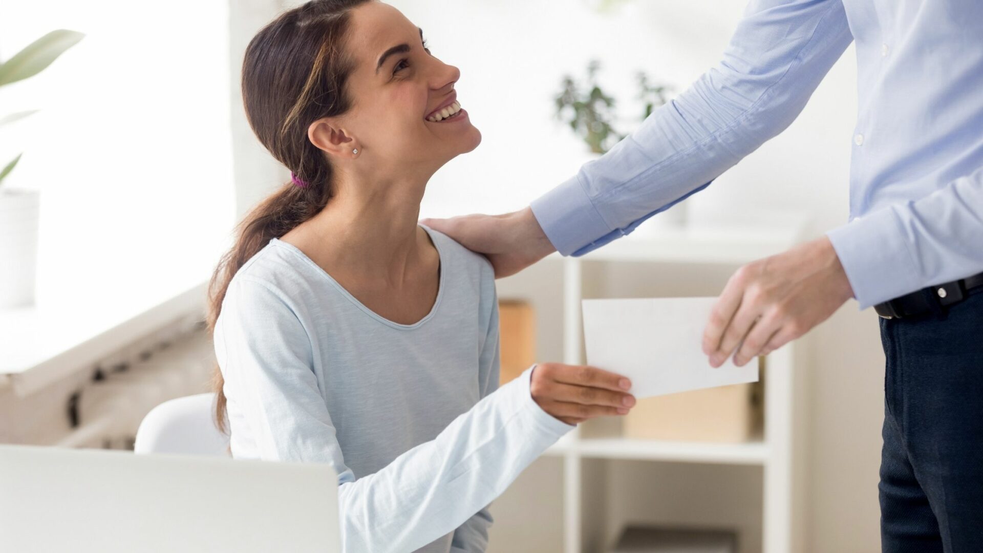 How to manage employee behavior (essential traits, tips)