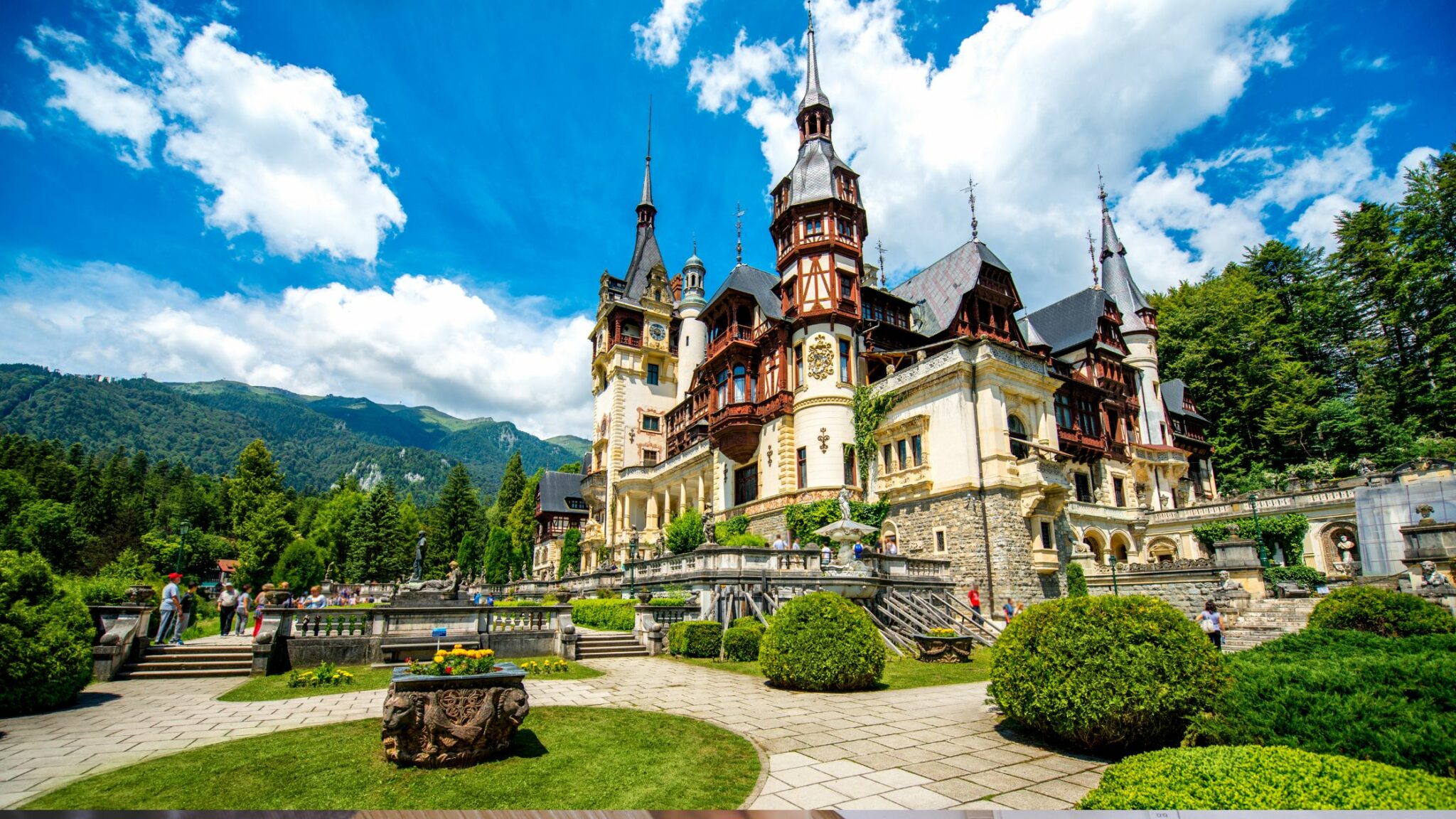 What is the average salary in Romania in 2026?