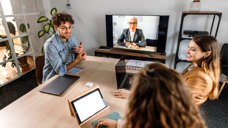 What a hybrid work policy should include (+ free template) - Time ...