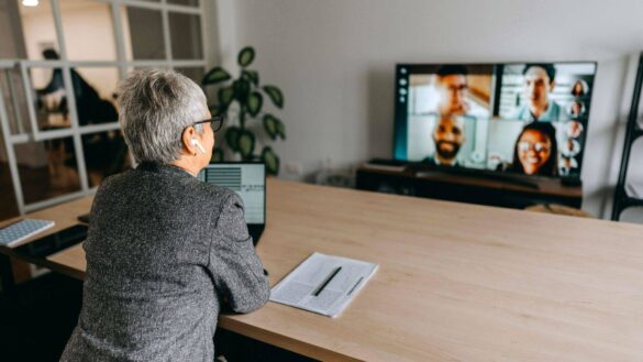 Your comprehensive guide to managing a hybrid workforce